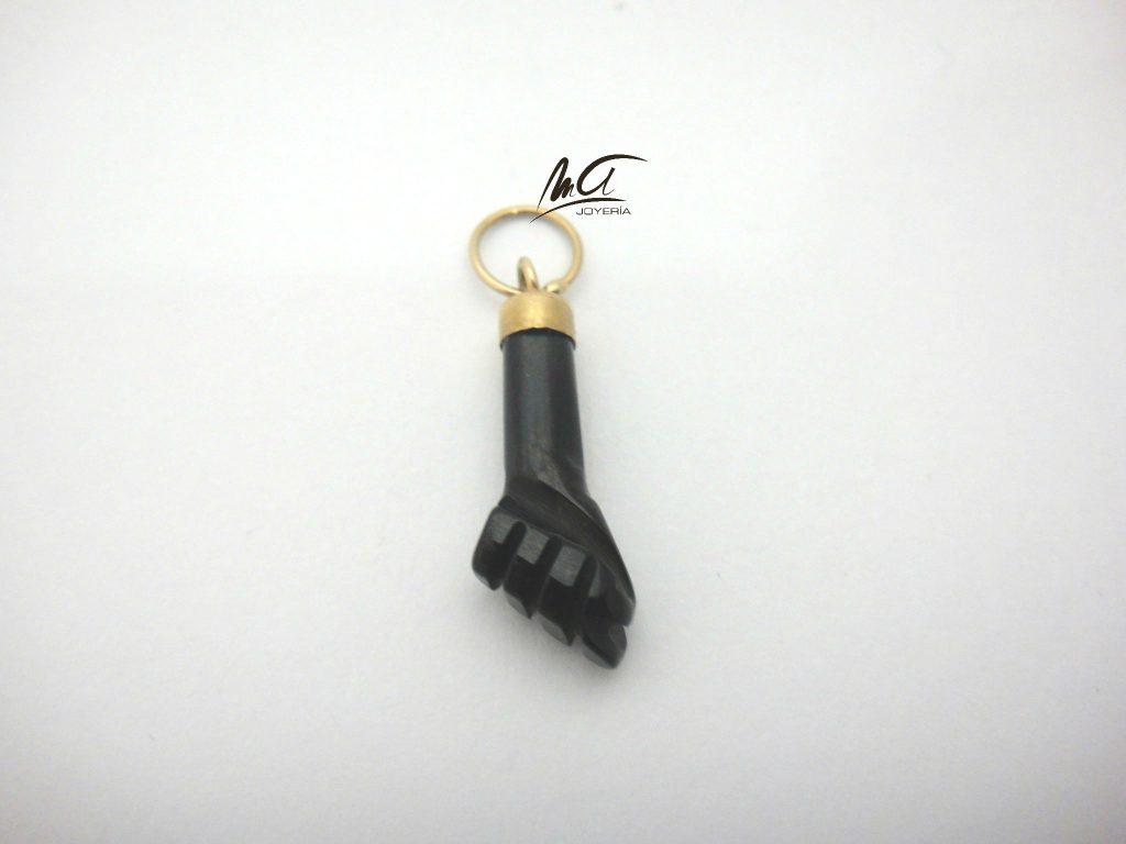 Colgante oro Mano Azabache - Joyería Monica Aparicio